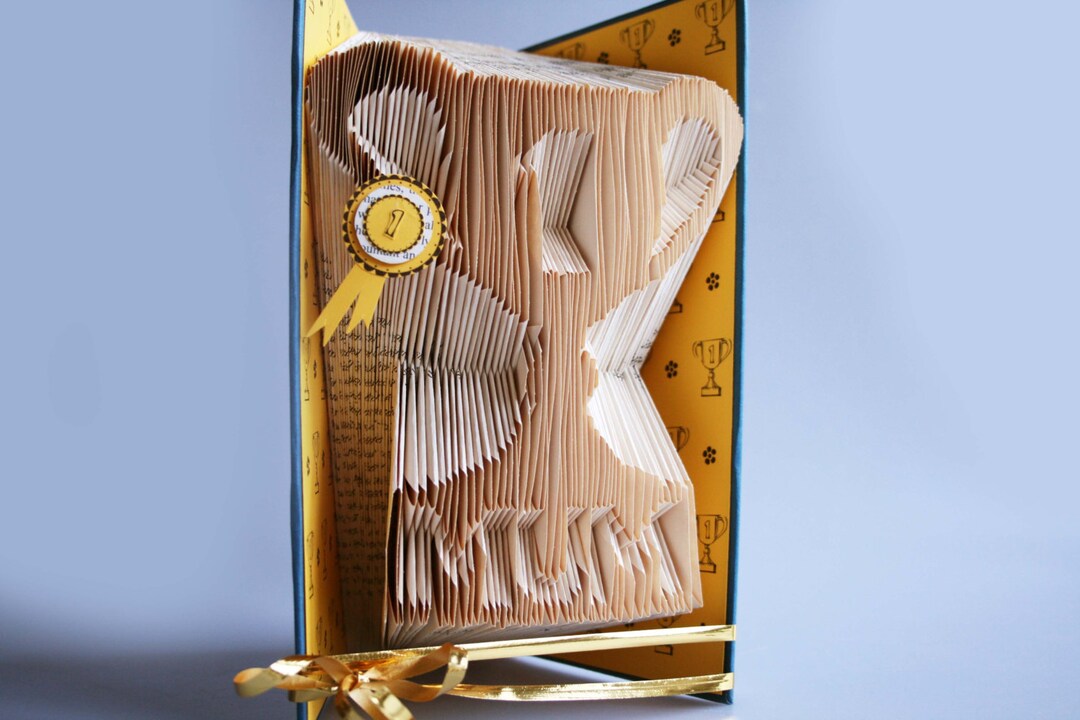 Book Folding Pattern Trophy - Mothers Day: Free Printable Downloads ...