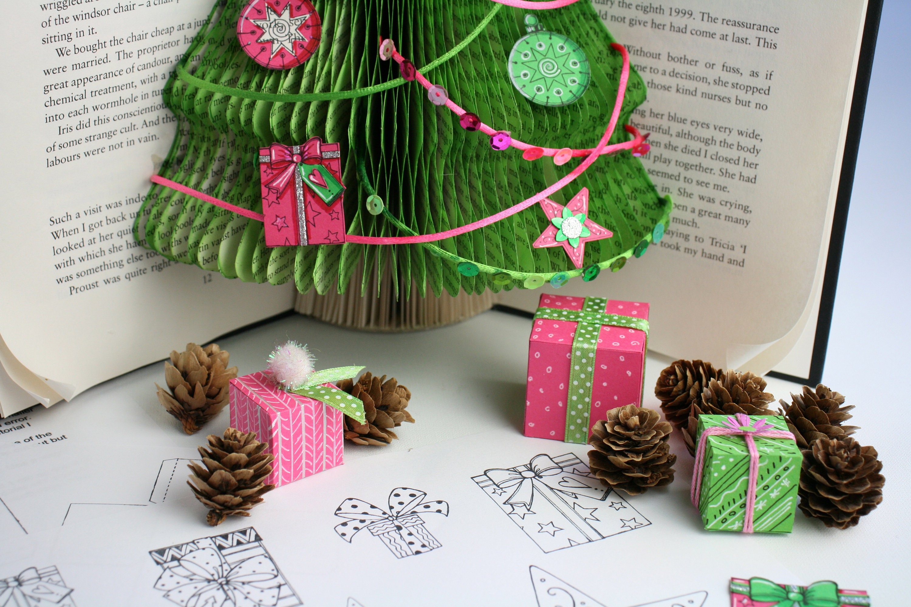 Christmas Tree Book Pattern + Tutorial, Cut and Stick, Free Printable ...