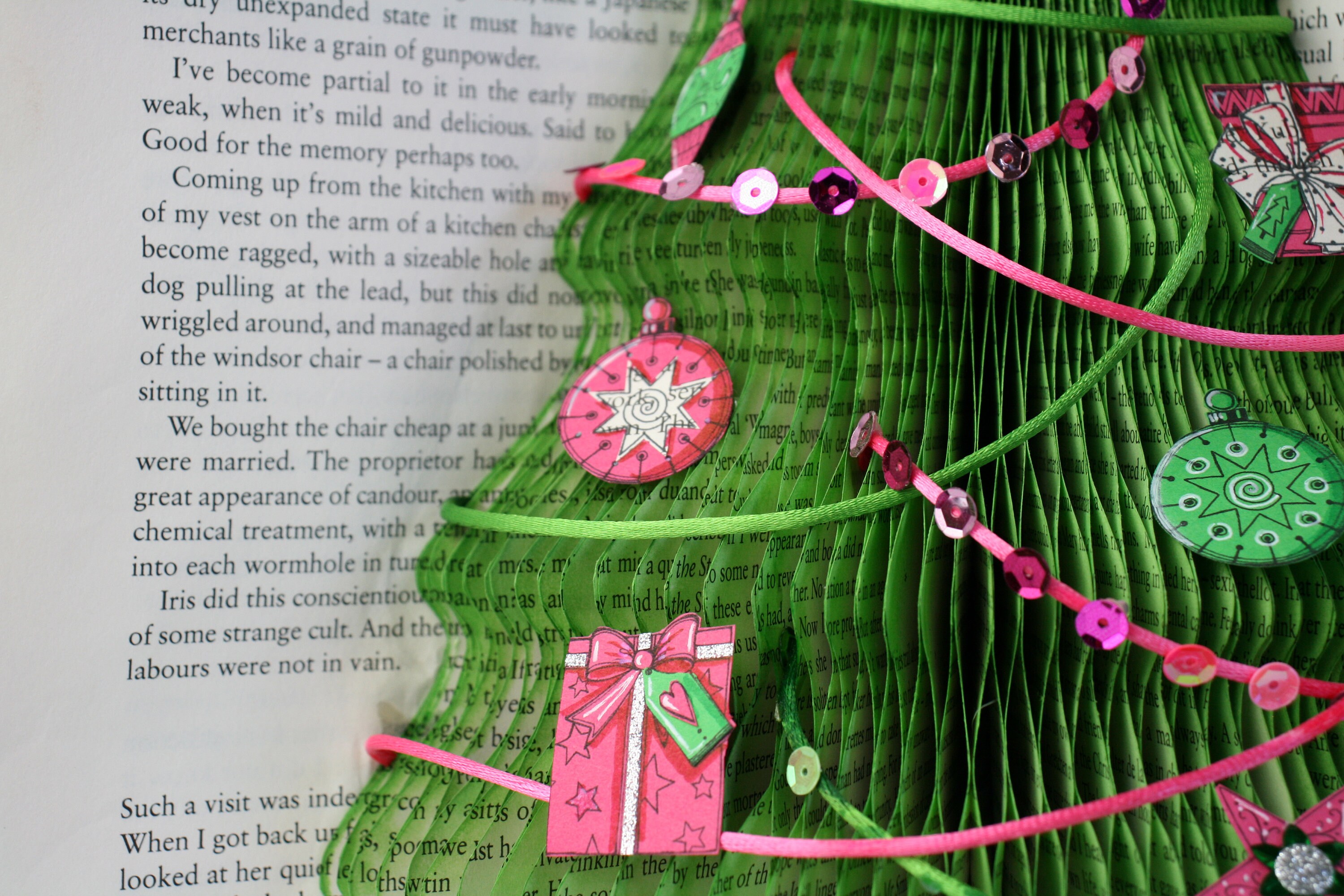 Christmas Tree Book Pattern + Tutorial, Cut and Stick, Free Printable ...