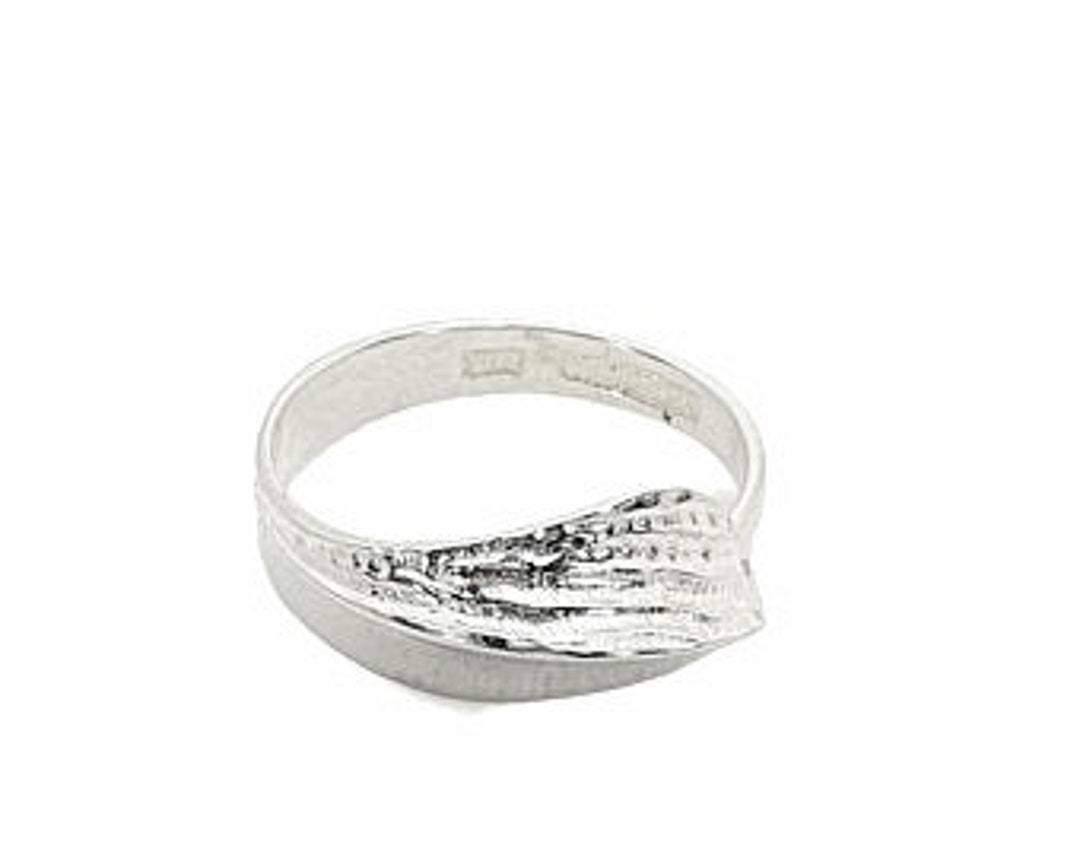Freezing February II Vintage Ring - Etsy