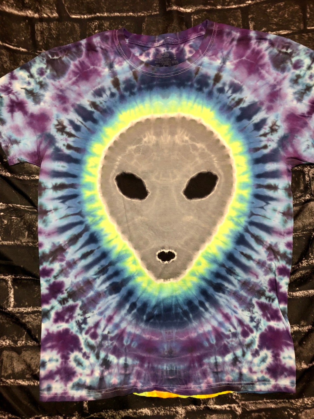 Alien Head and Saucer Custom Tie Dye - Etsy