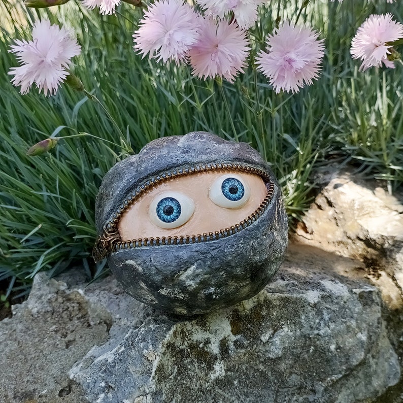 Peeping Eyes Garden Rock, Paper Maché, Smiling Zipper Rocks, Gift ...