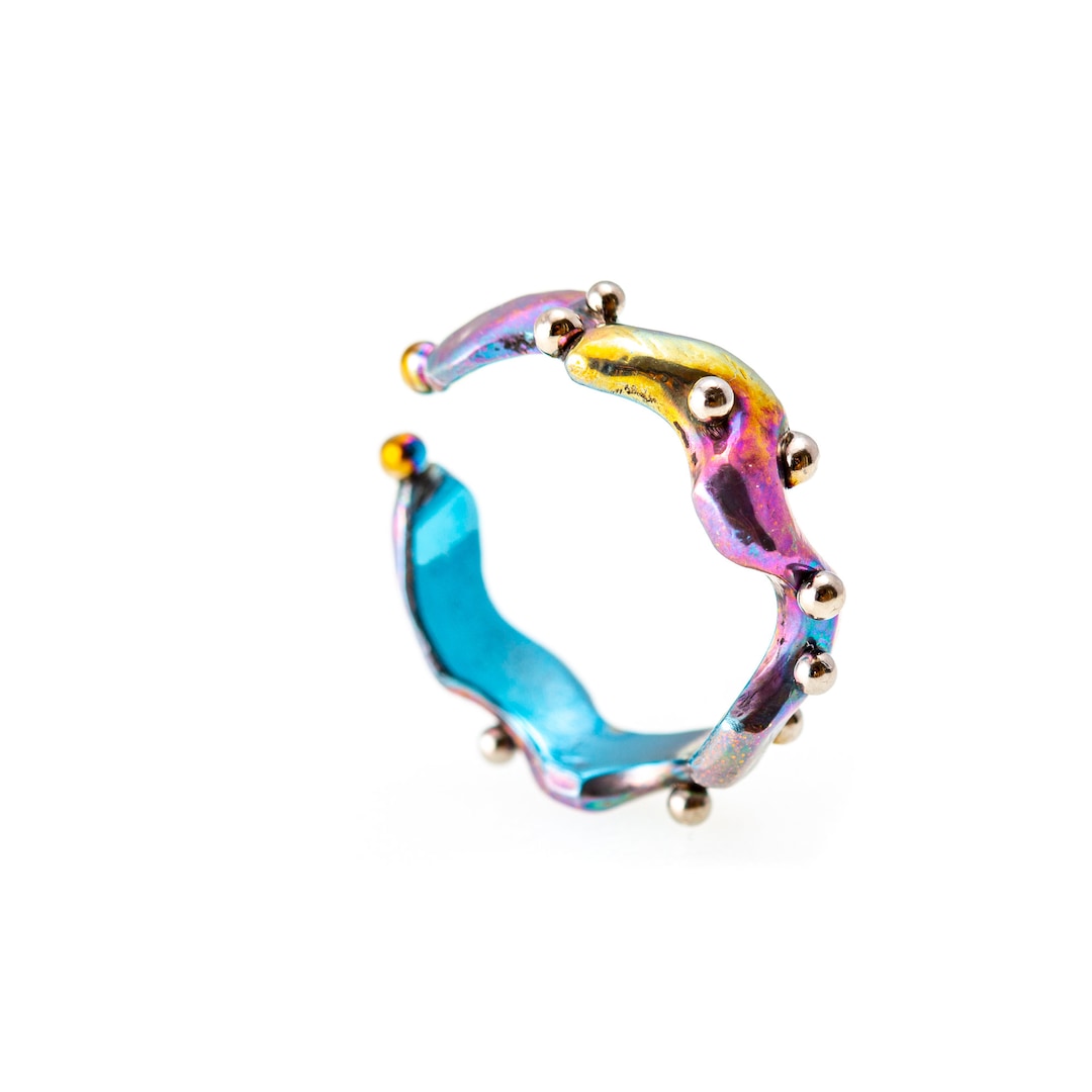 Titanium Ring - the Endless Wave Ring - Hypoallergenic Statement Ring ...