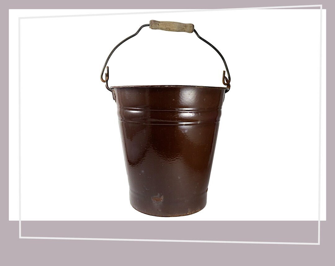 Small Brown Enamel Bucket With Wooden Handle | 1940s - 1950s | Retro ...