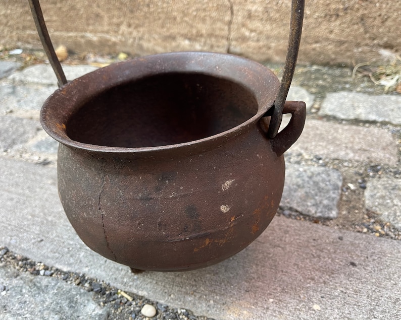 Antique Cast Iron Cauldron With Hanger Vintage Footed Cauldron - Etsy