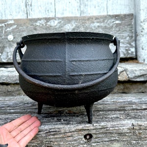 Antique Cast Iron Cauldron Vintage Footed Cauldron With Sprue Mark ...