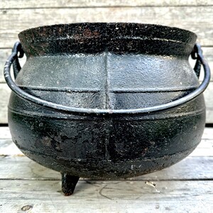Antique Cast Iron Cauldron Vintage Footed Cauldron With Gate Mark ...