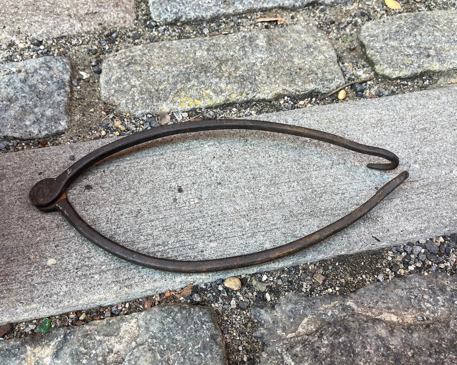 Antique Cast Iron Cauldron With Hanger Vintage Footed Cauldron - Etsy