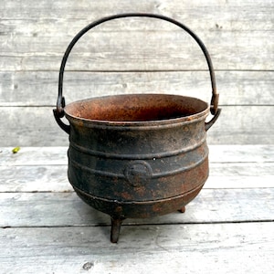 Vintage Cast Iron Cauldron, Farmhouse Antiques, Witch's Caldron, Garden ...