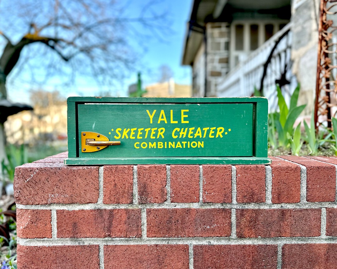 Vintage Yale Locks Salesman Sample Display: Skeeters Cheater Hardware ...