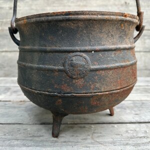 Vintage Cast Iron Cauldron: Embossed Duck Detail, Farmhouse Decor - Etsy