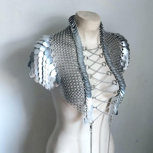 Silver Scalemail Chainmail Harness Shoulder Pauldrons Shroud + Necklace ...