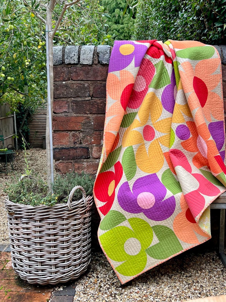 Bloomin' Lot Quilt Pattern PDF Download – Modern Flower Quilt - Etsy