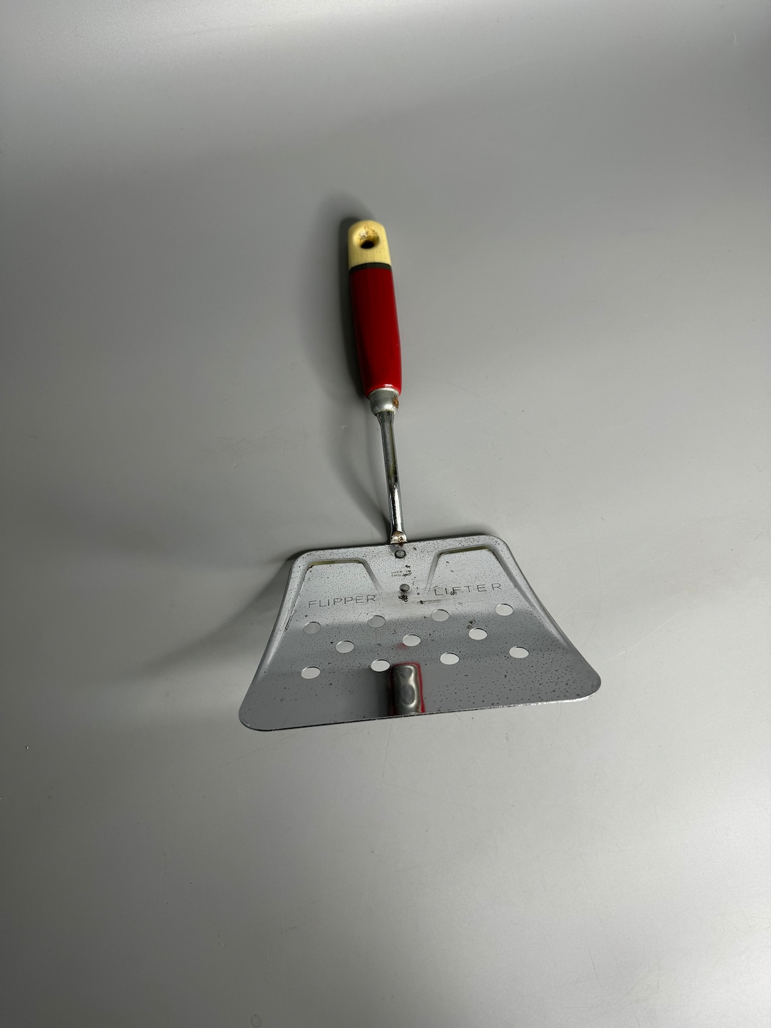 English Vintage Flipper Lifter Cooking Utensil Skyline Kitchen Décor ...