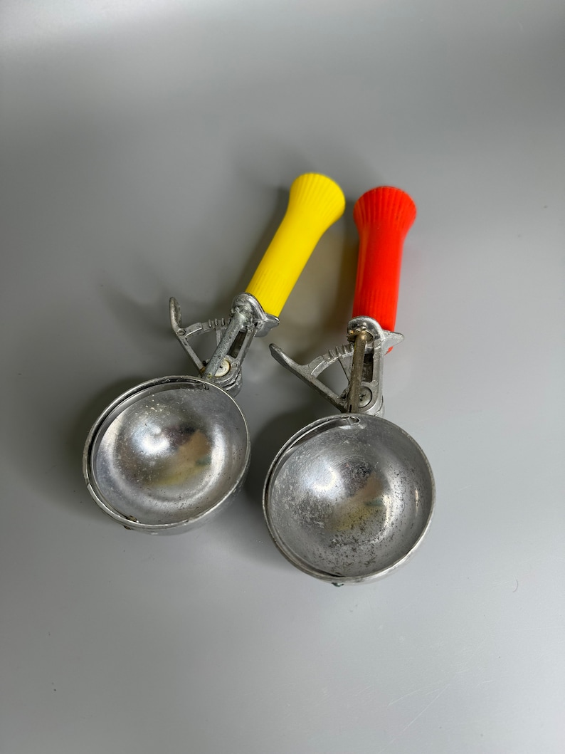 2 Taiwan Vintage Ice Cream Scoop Set of 2 Kitchenware Red and Yellow ...