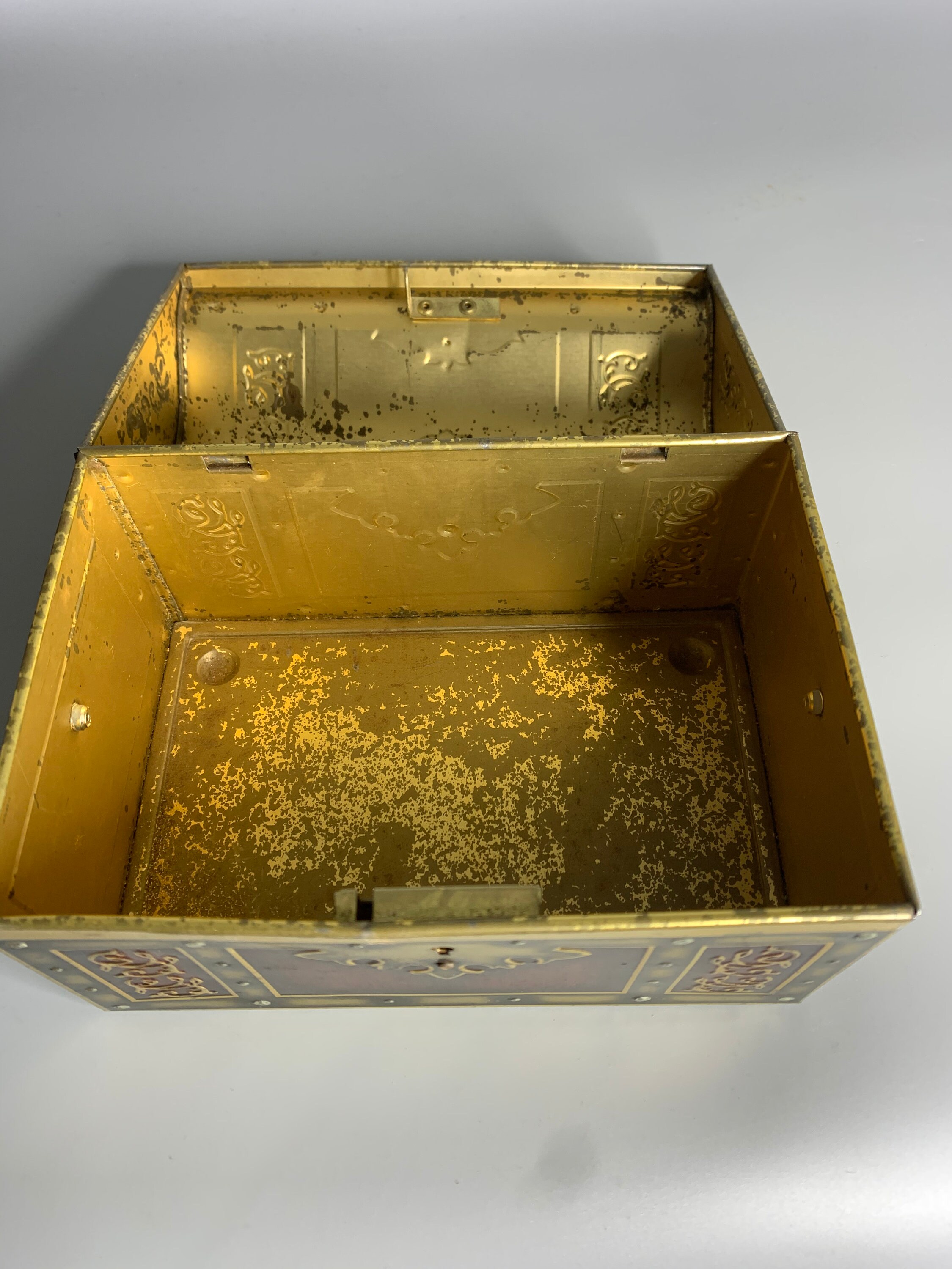 French Vintage Tin Can Knick Knack Box Cookies or Jewelry Bo - Etsy