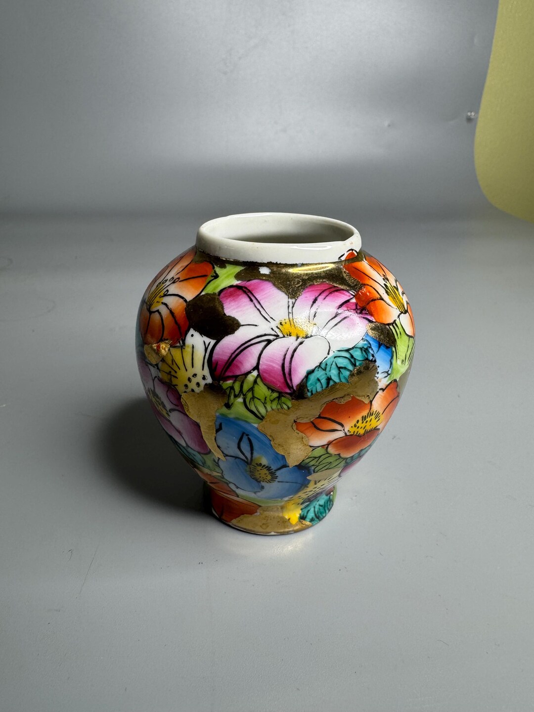 Chinese Vintage Small Floral Vase Ceramic Porcelain Decoration Gold ...