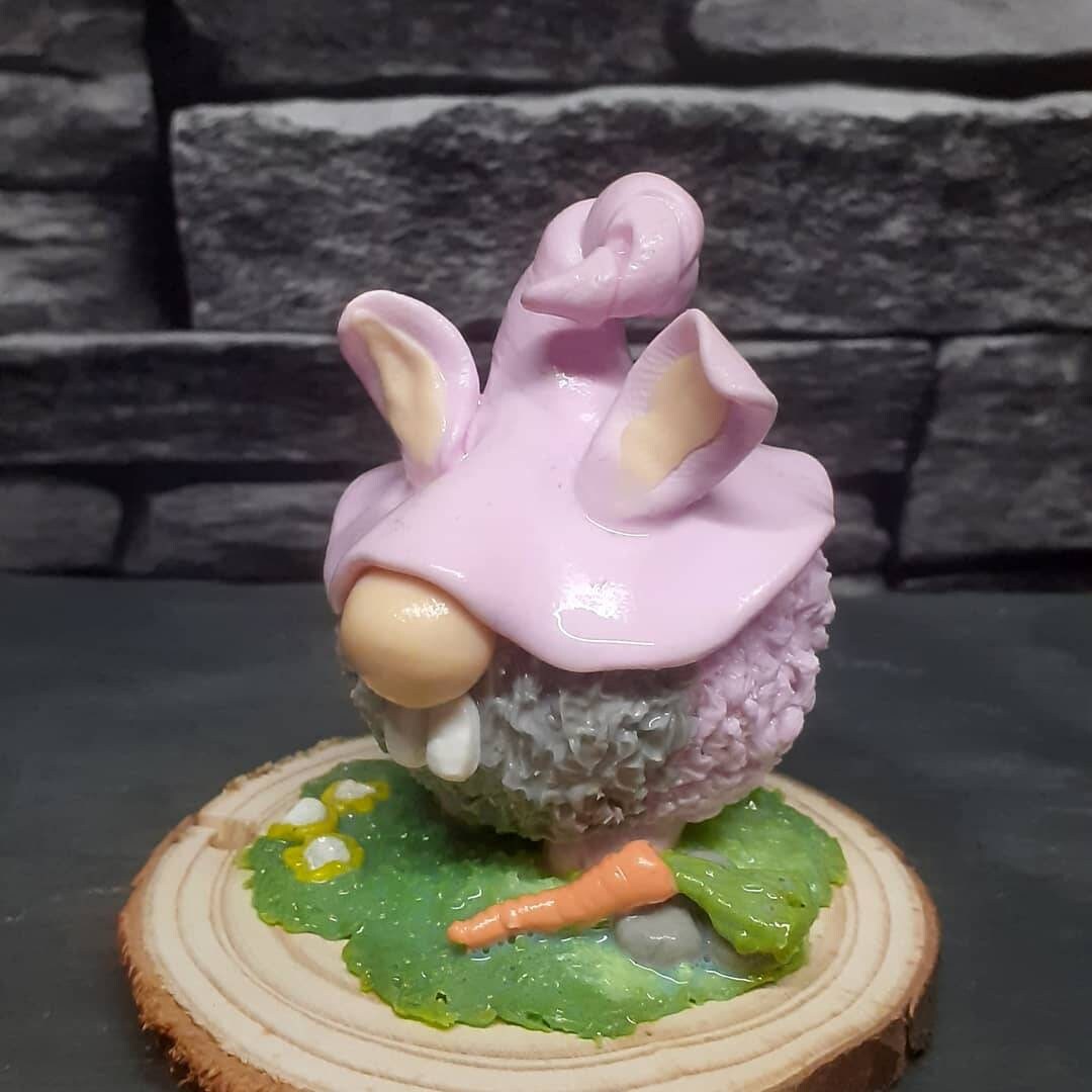 Handgefertigter Fimo Frühlingskaninchen Gonk in Pastellfarben. - Etsy.de