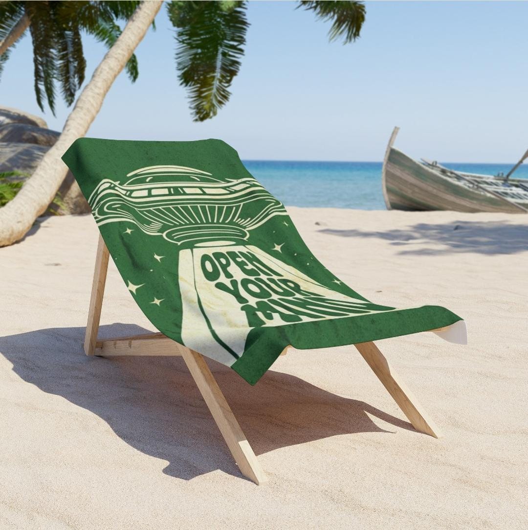 UFO Spaceship Aliens Beach Towel - Etsy