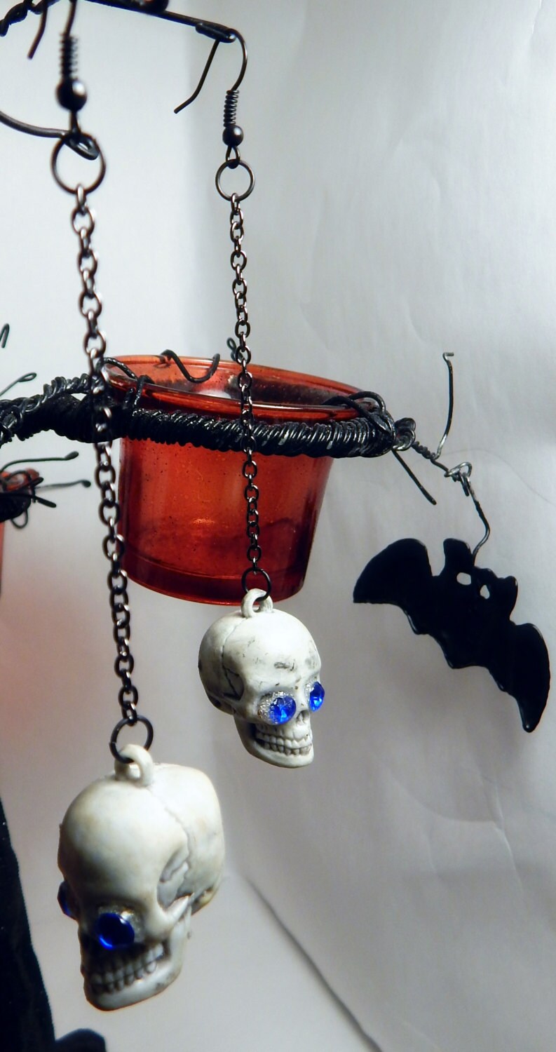 Calaveras de Halloween con ojos azules pendientes - Etsy España