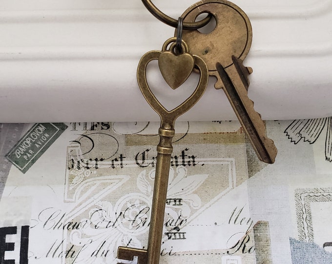 Vintage-style Skeleton Key Keychain, Two Heart Keychain, Antique Bronze ...