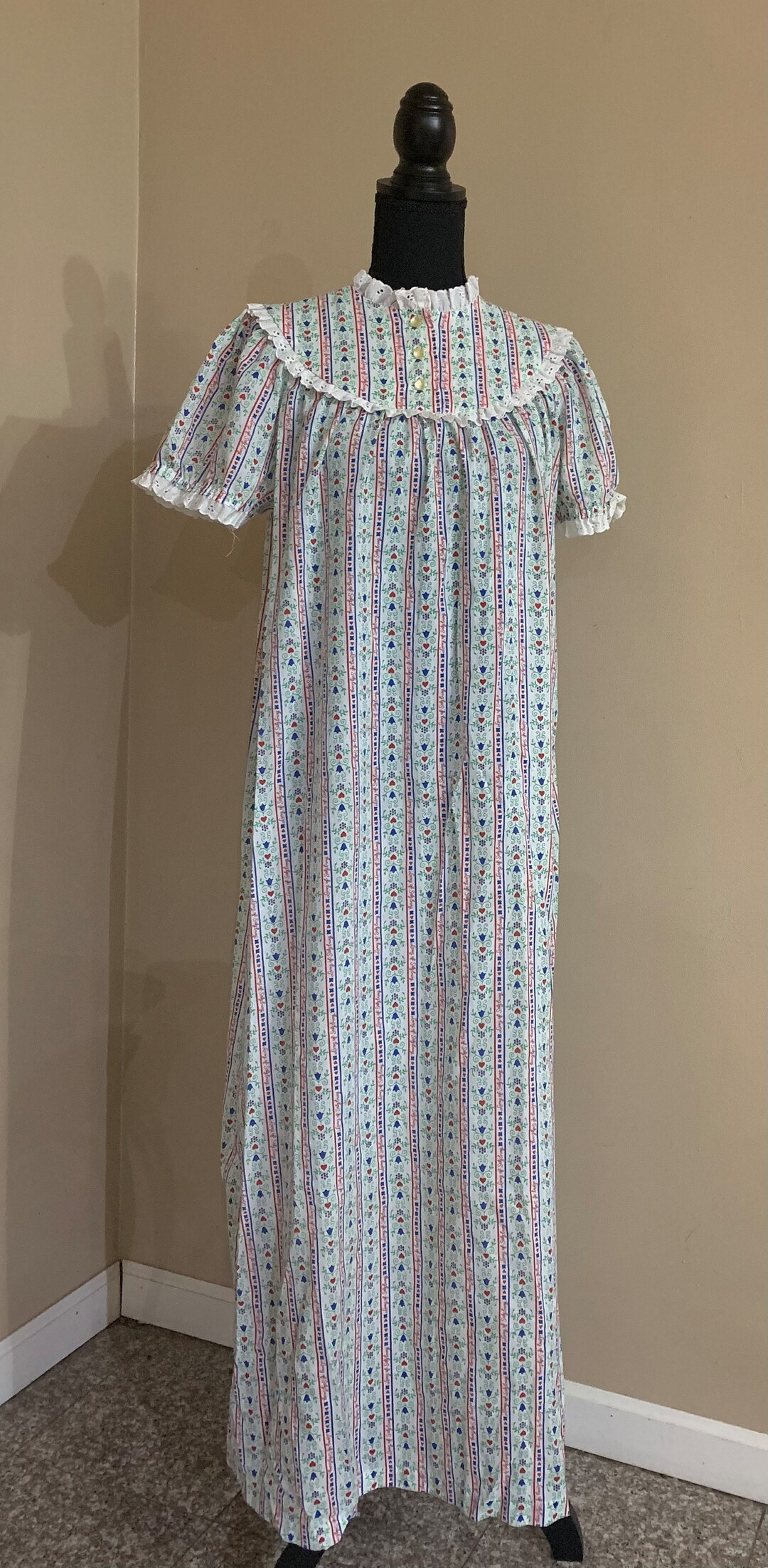 80s Core 1980s Grandma Cottage Core Night Gown in Great Condition. Lanz ...