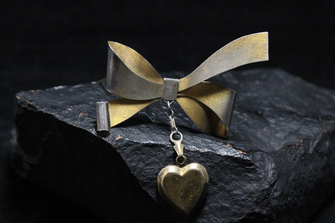 TRUART Sterling Silver With Gold Overlay Vintage Bow Brooch With Heart ...