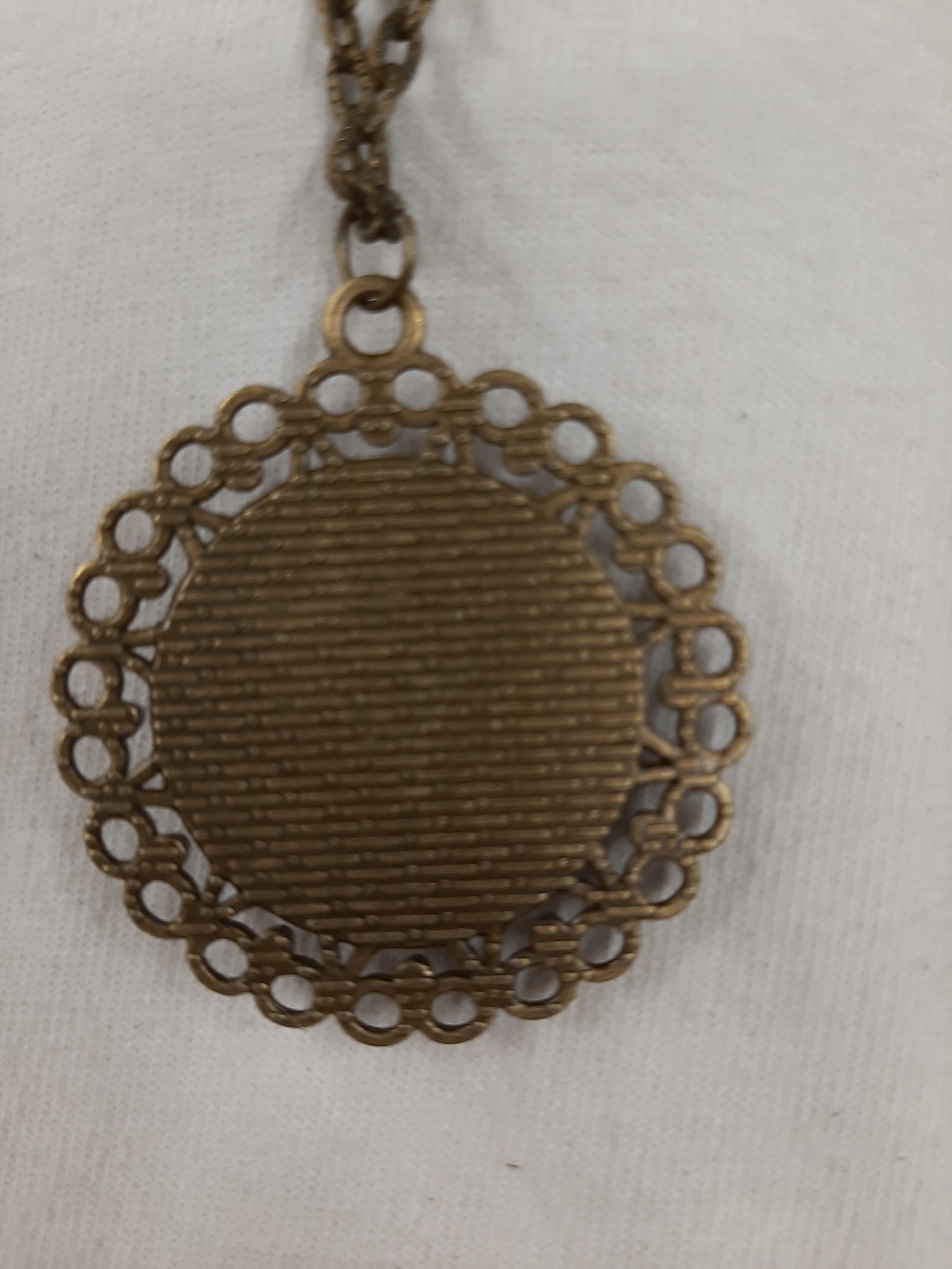 Lovely Lacy Round Picot Rim Two Angels Adoring the Eucharistic ...
