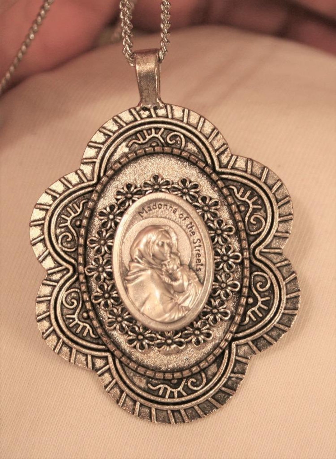 Sweet Etched Scallop Rim Madonna of the Streets Holding Jesus Floral ...