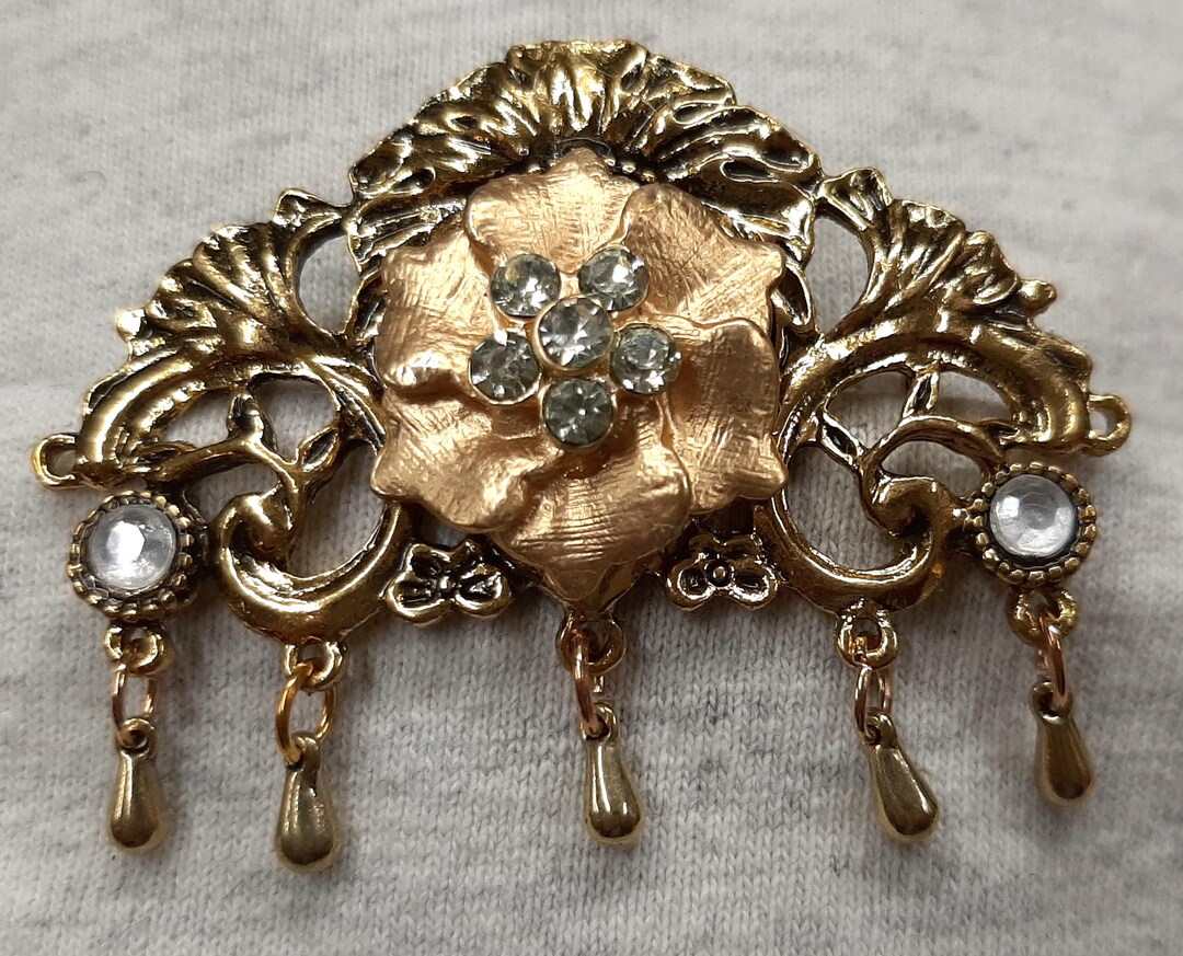 Vintage Sloped & Festooned Openwork Textured Rhinestone Flower Cluster ...