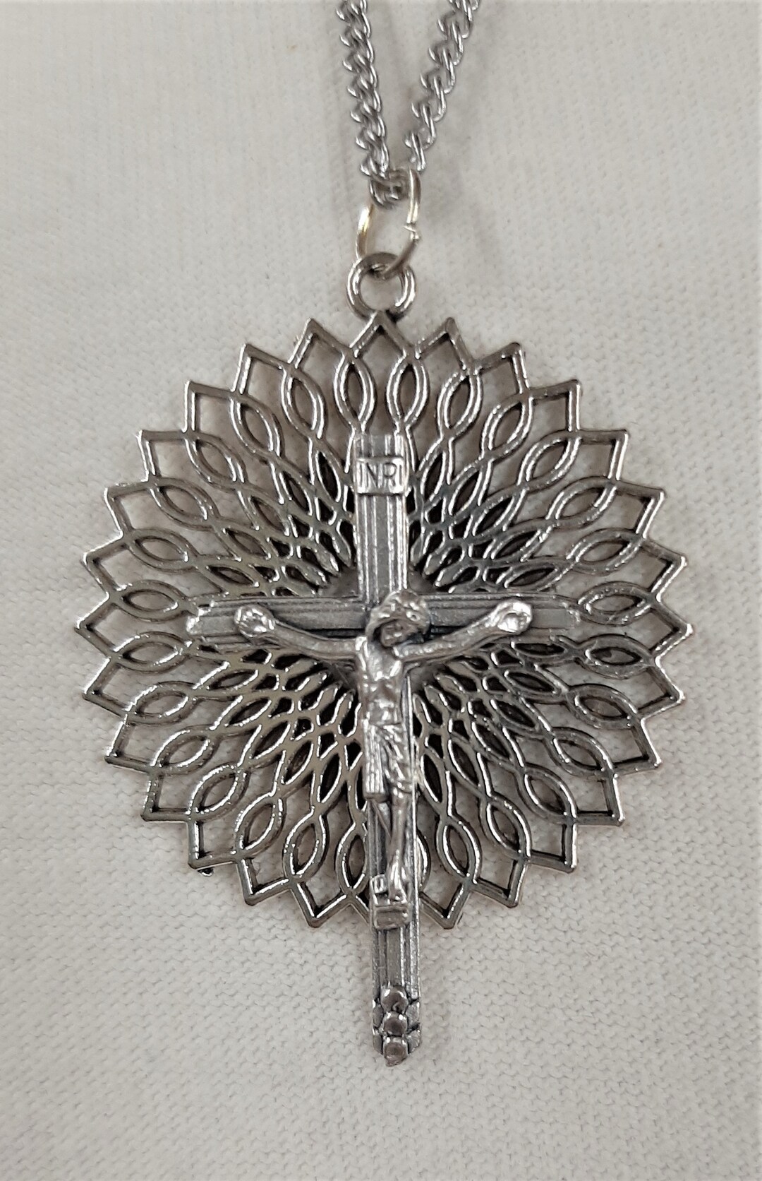 Delightful Lacy Openwork Round Line-beveled SILVERTONE Crucifix ...