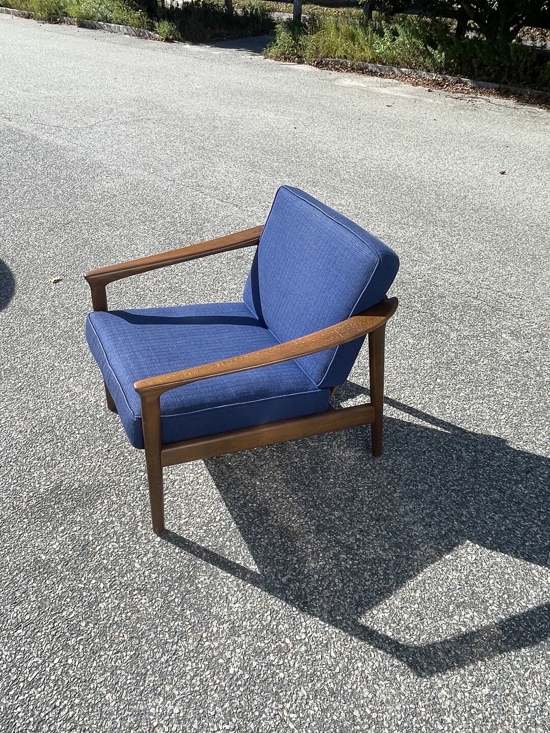 Vintage Mid Century Modern Dux Lounge Chair With Blue Fabric Cushions ...
