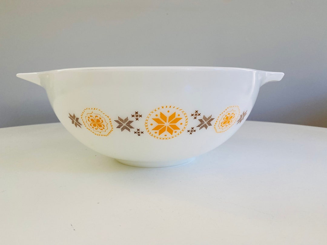 Vintage Pyrex Town and Country 444, Pyrex Cinderella Large Mixing Bowl ...