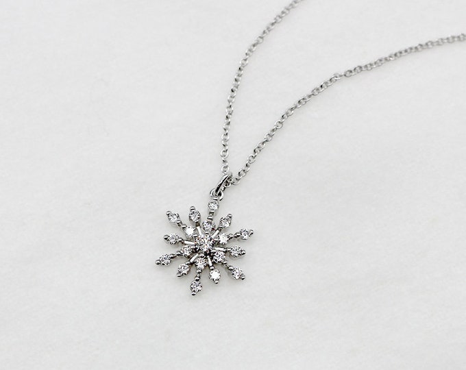 Snowflake Pendant Necklace Flower Pendant Necklace Dainty - Etsy
