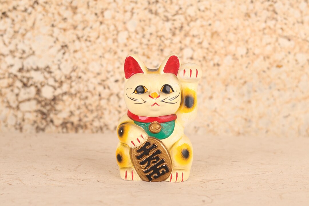 Vintage Small Japanese Maneki Neko Cat (24A-10-2) - Etsy