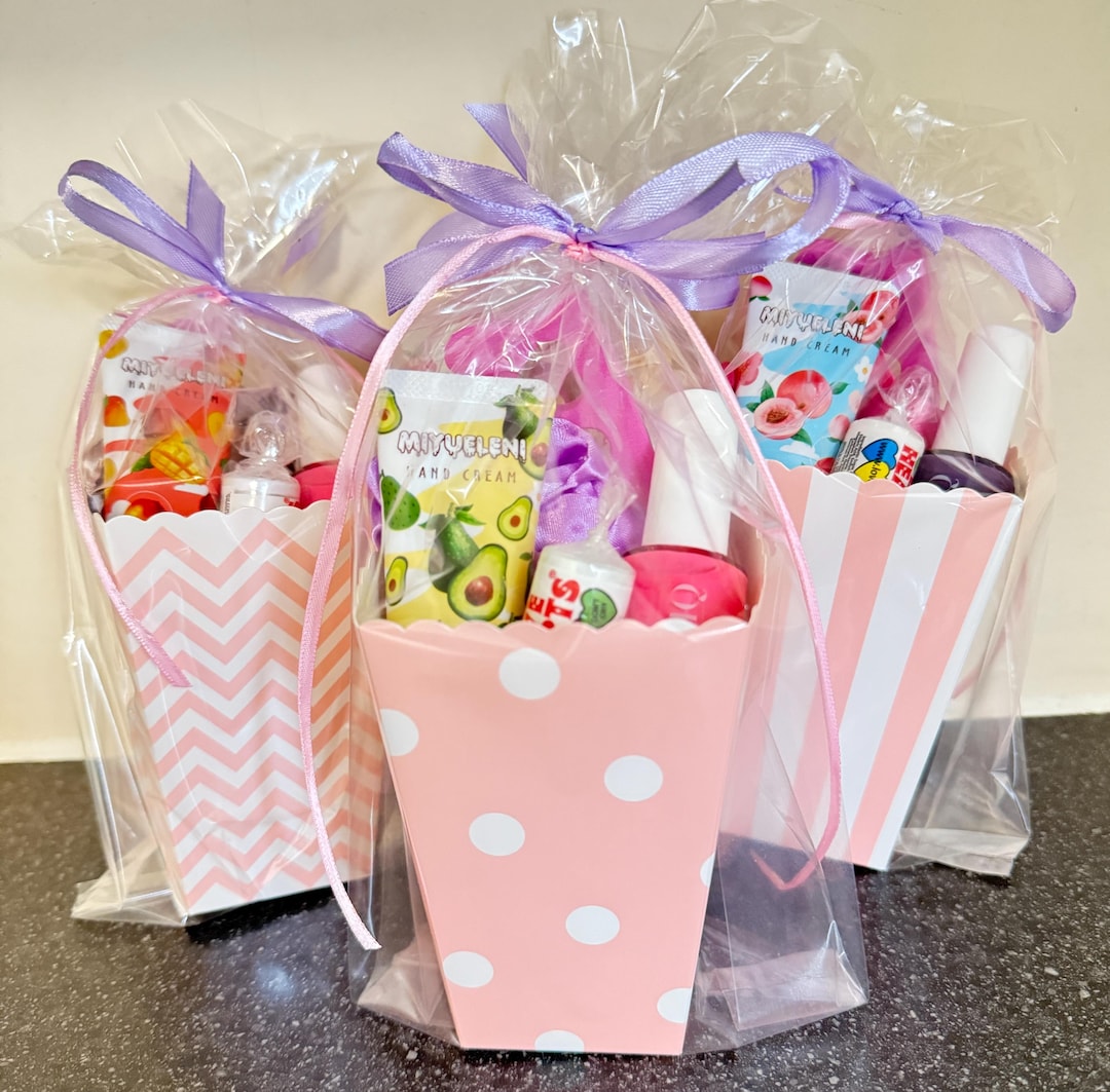 Girls Pamper Party Bags - Pre-filled Spa Party Favors - Sleepover ...