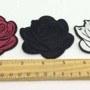 1 Patch rosa fiore nero bianco o rosso toppa termoadesiva ricamata decorazione vintage per ...