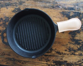 Cast iron pan holder | Etsy