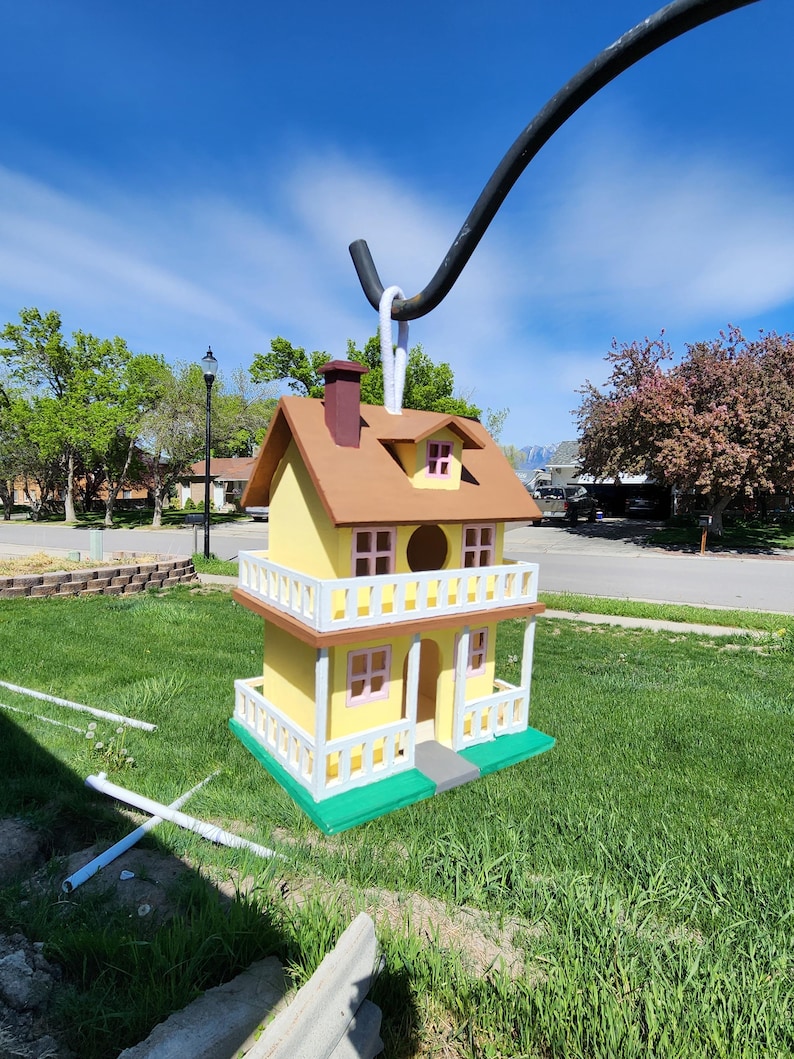 Hand Painted Yellow Farmhouse Style Birdhouse - Etsy