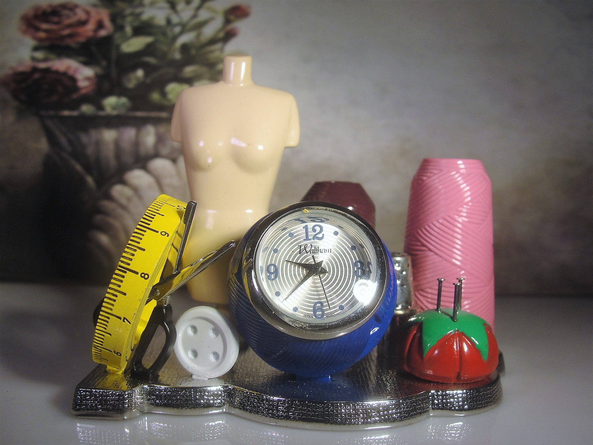 WALTHAM Miniature Clock, Sewing Clock, Miniature Sewing Theme Clock ...