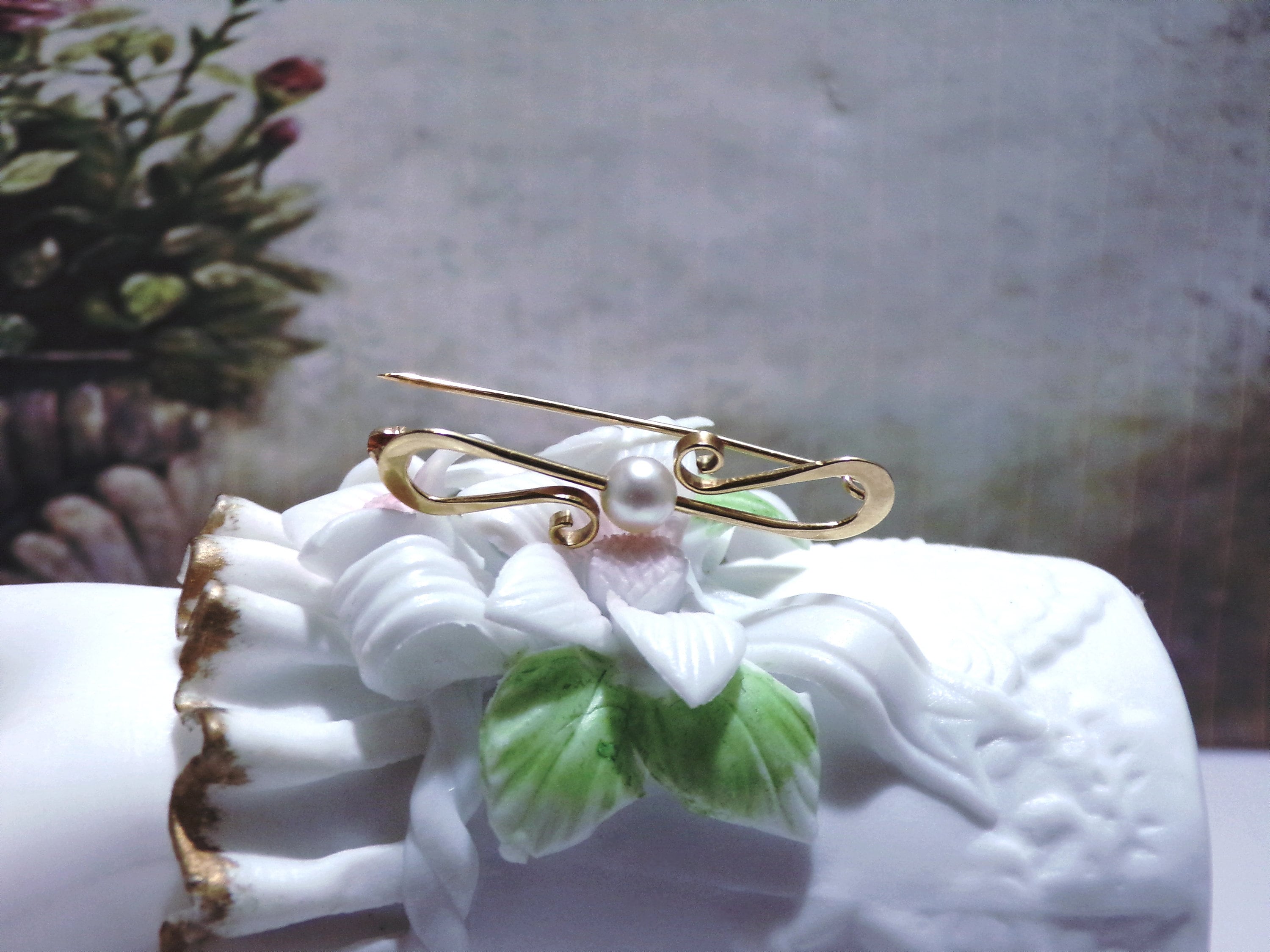 Pearl Brooch - Victorian 14K Yellow Gold Safety Pin Style Lapel Pin ...