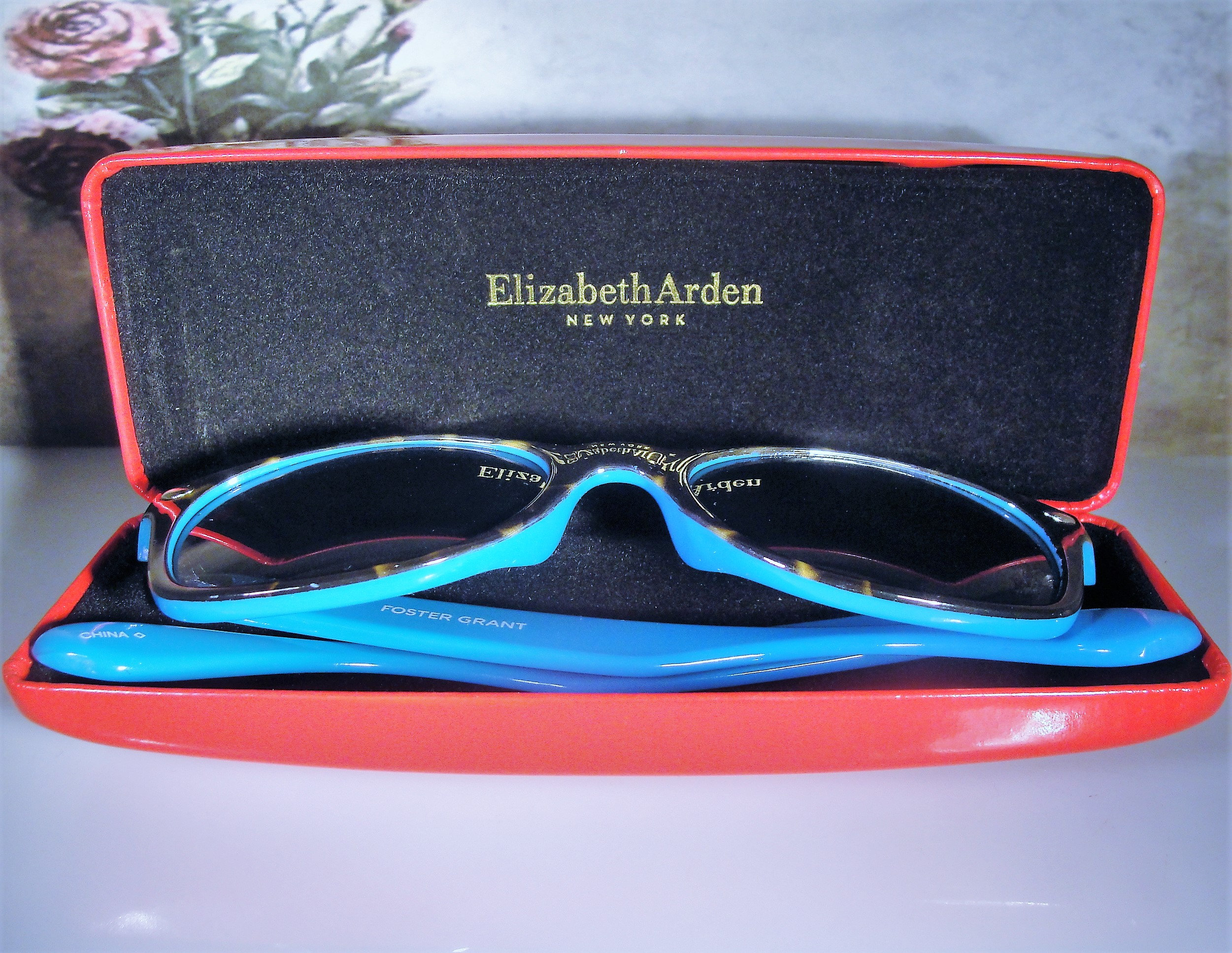 FOSTER GRANT Sunglasses in an Elizabeth Arden Eyeglass Case, Wayfarer ...