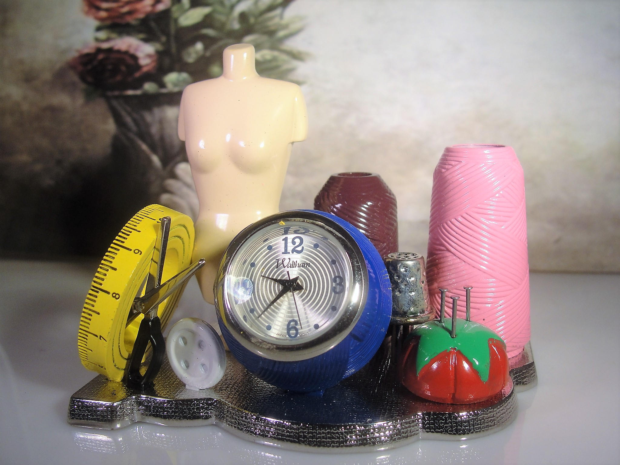 WALTHAM Miniature Clock, Sewing Clock, Miniature Sewing Theme Clock ...
