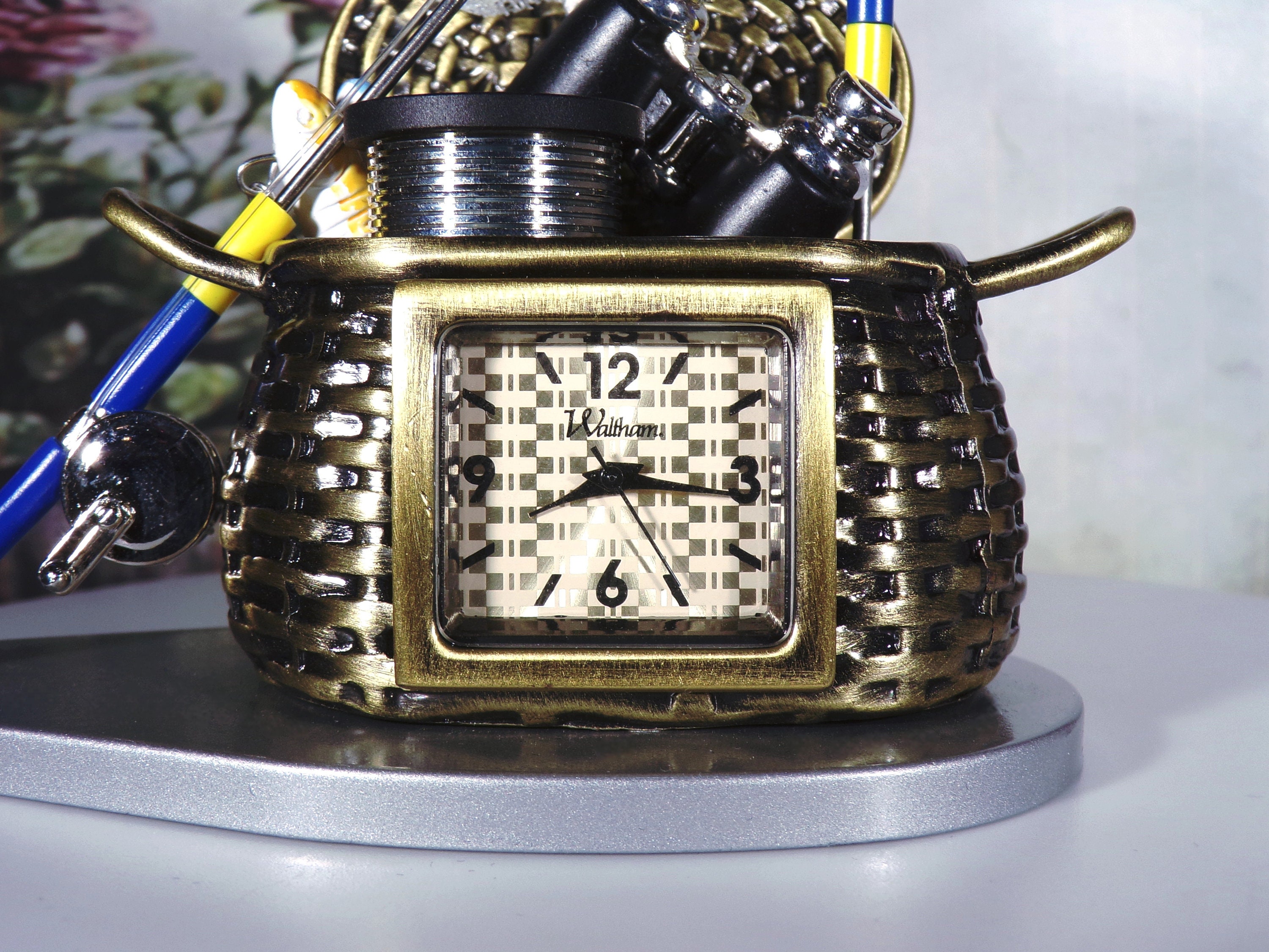 Vintage WALTHAM Miniature GONE FISHING Tackle Basket Clock, Collectible ...