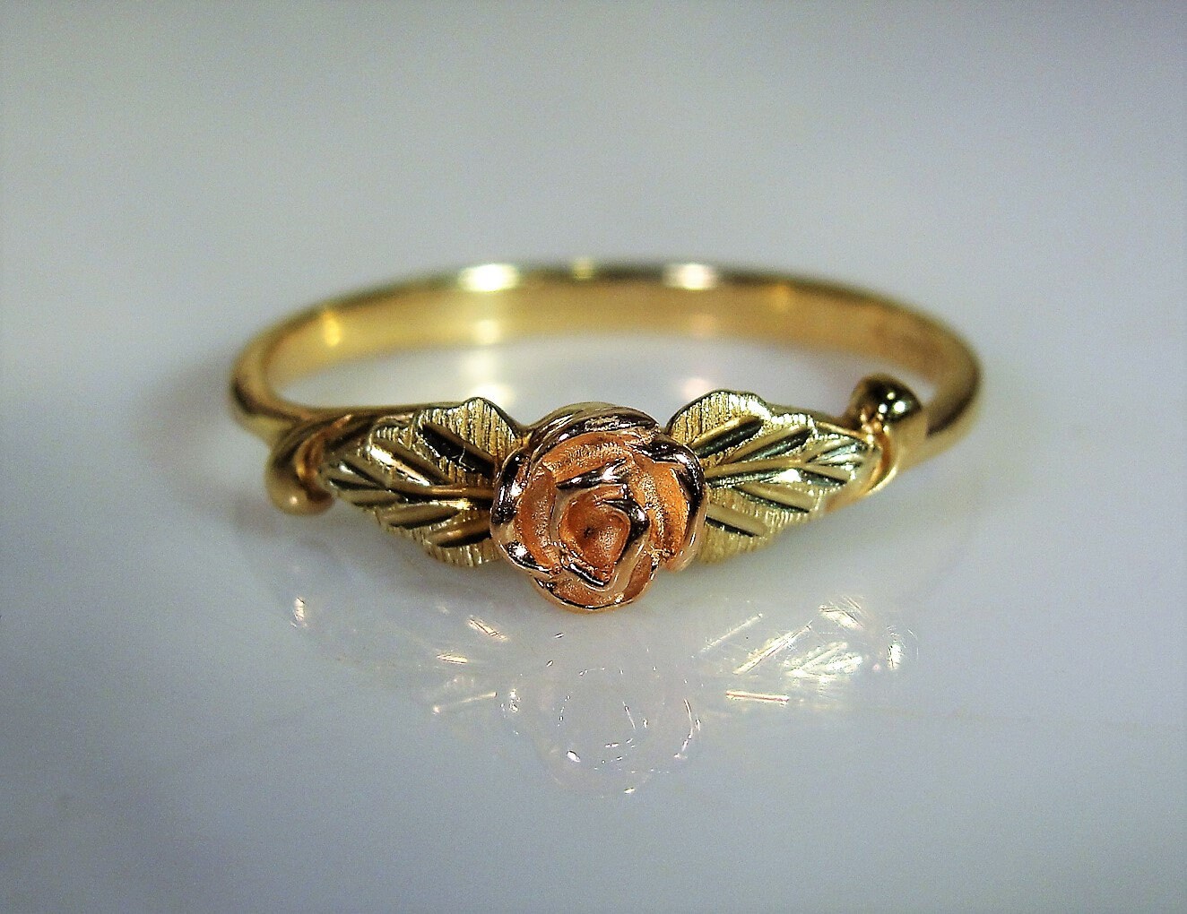 10K Rose Flower Band with a Rose Gold Flower and Green Gold Leaves ...