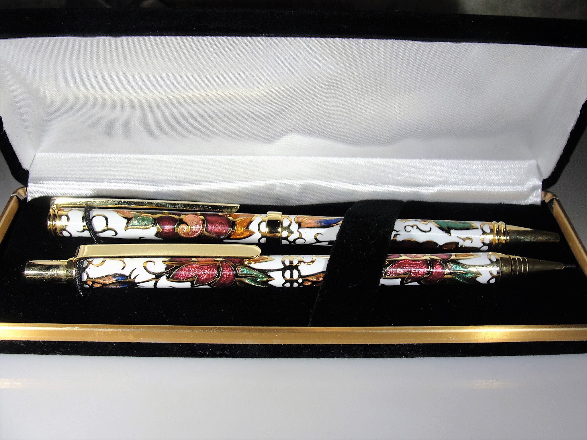 Vintage White Cloisonné Enamel Ball Point Pen and Mechanical Pencil Set ...