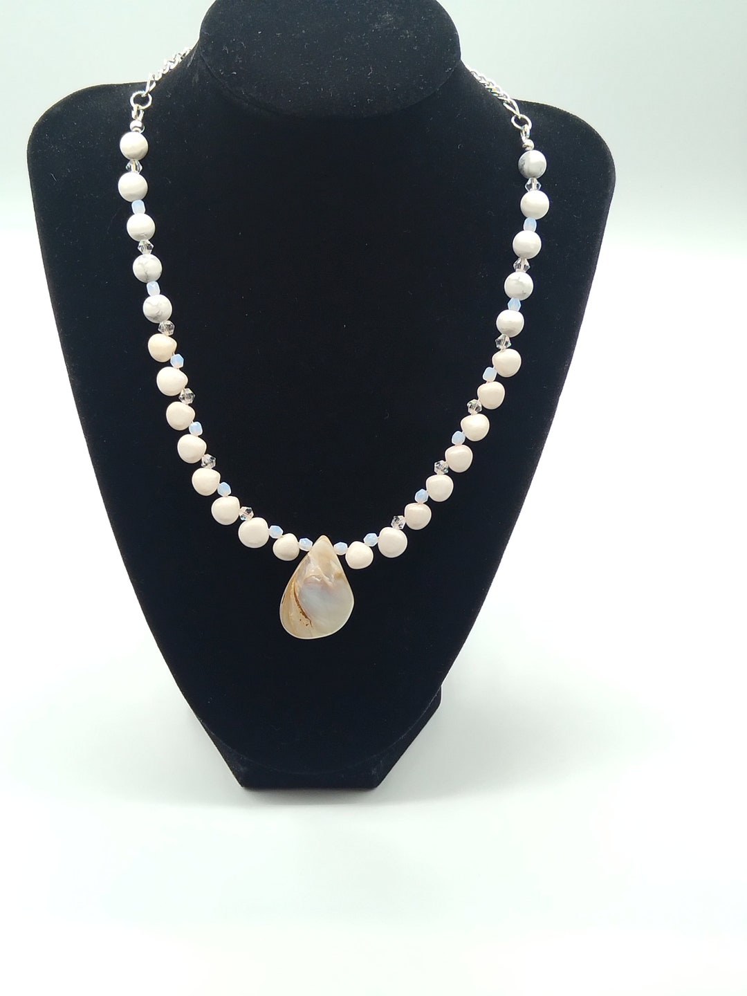 Howlite and Shell Pendant Necklace Set - Etsy