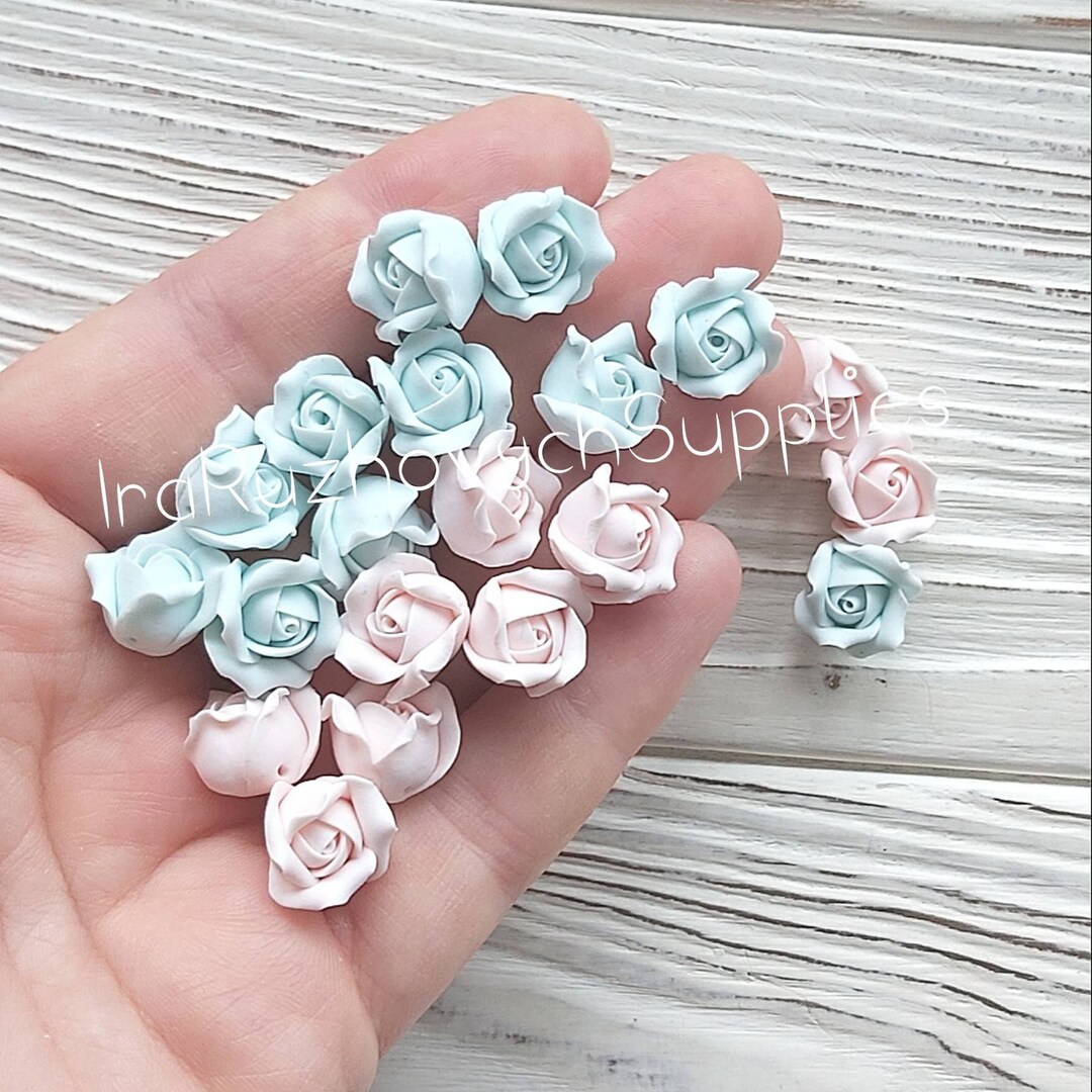10-tlg. Hellrosa hellblaue Rosen mit Loch an Seite, Polymer Clay ...
