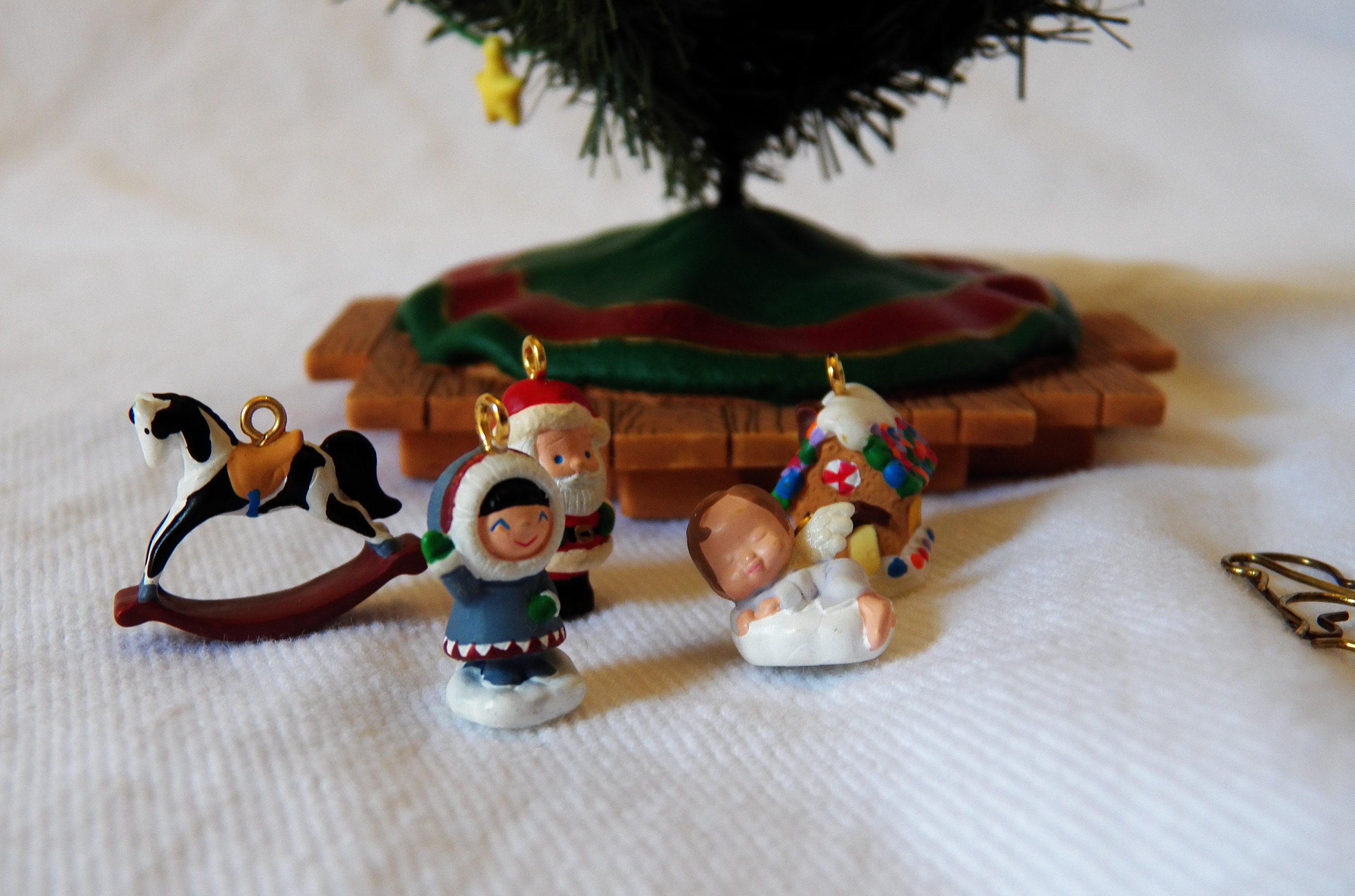 Vintage 2002 Hallmark Miniature Tree With Mini Decorations - Etsy