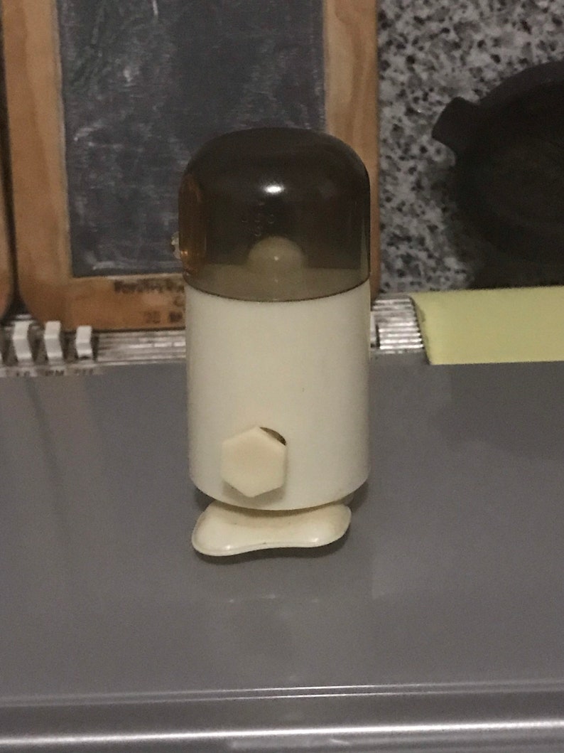 Vintage Wind-up ROBOT Salt/pepper Shaker - Etsy